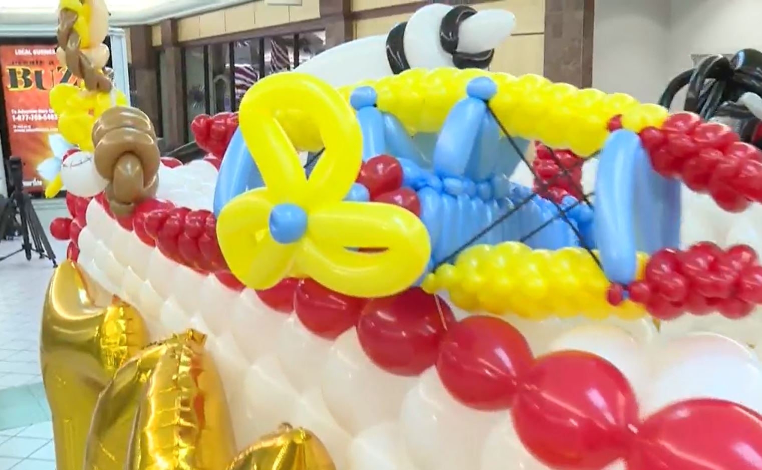 Balloon Artist Builds Train In Newgate Mall