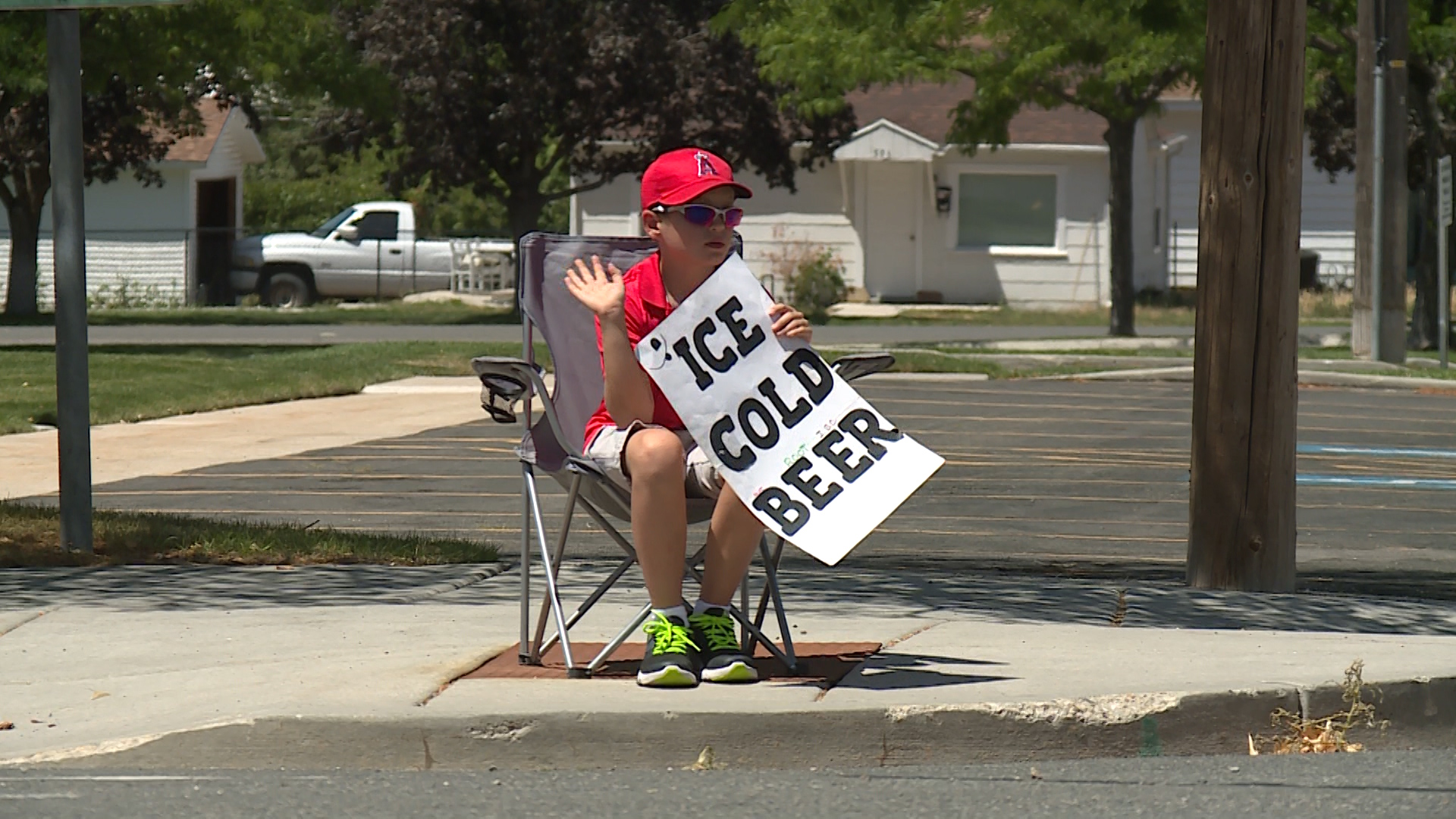 'Ice Cold Beer' Sign Goes Viral, Draws Business For Kid's Root Beer ...