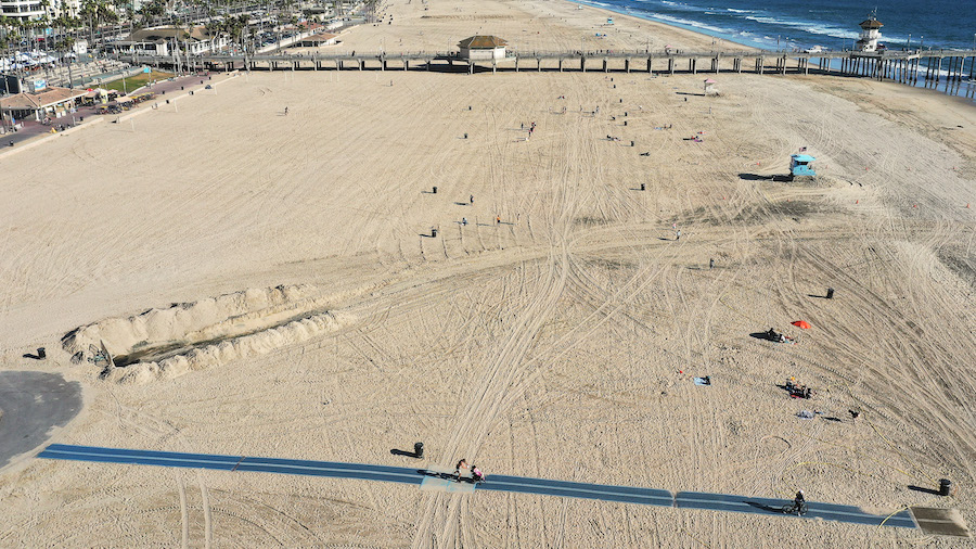 California's 'Surf City USA' beach reopens after oil spill - KSLTV.com