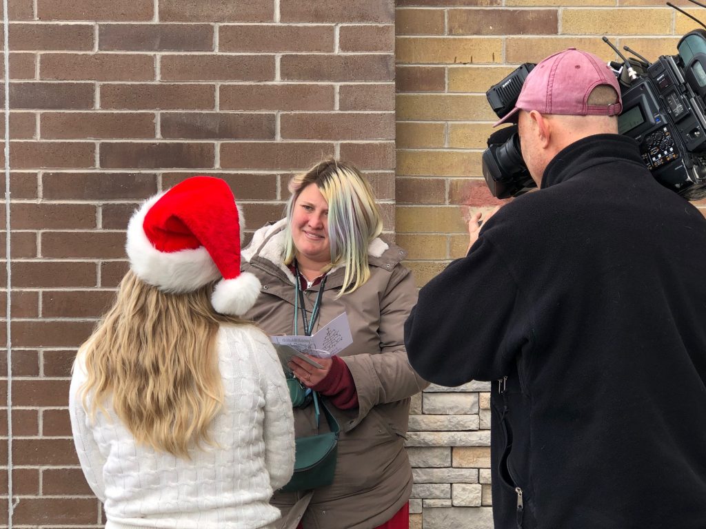 A new family tradition brings Christmas cheer to the community - KSLTV.com