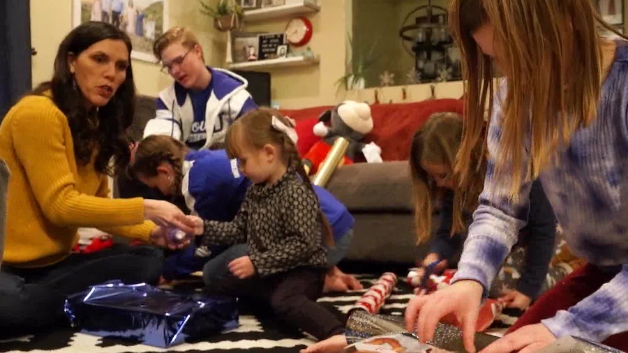 Riverton mom says easiest way to teach children love is through service