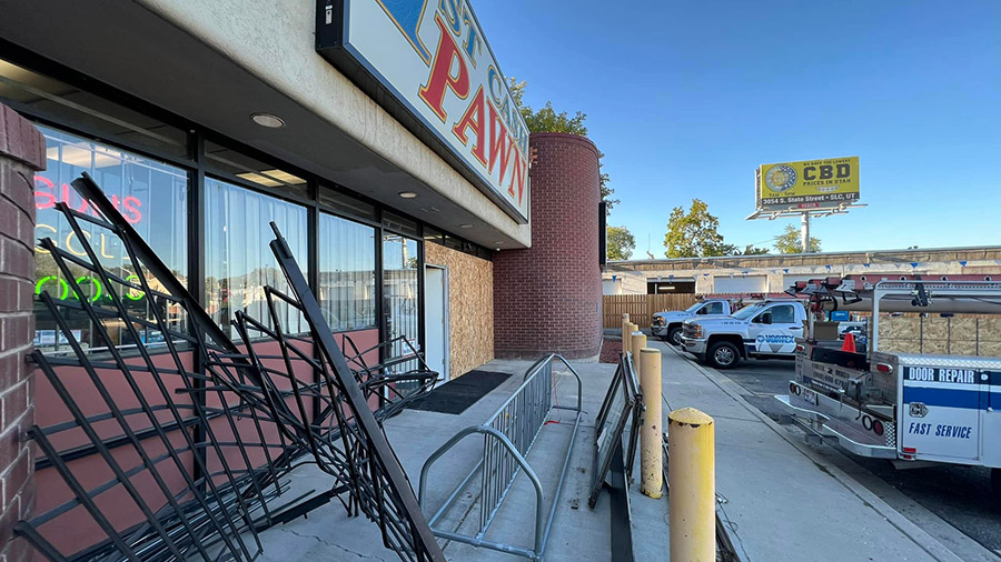 Burglars steal several handguns at pawnshop, rip off security doors ...