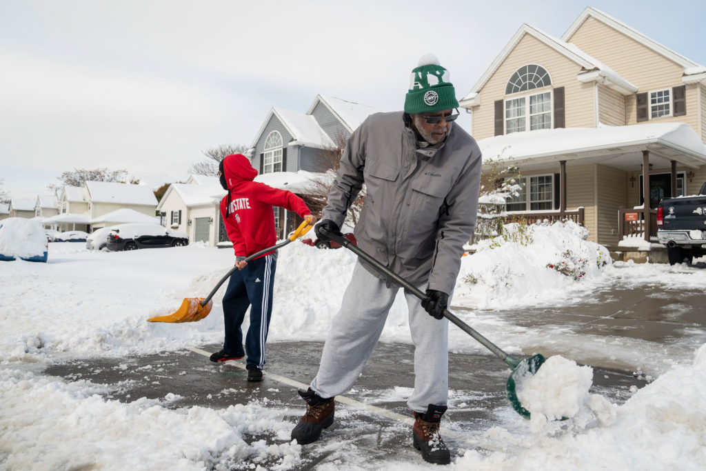 Snowfall tops 6 feet in western New York, triggering road closures and ...
