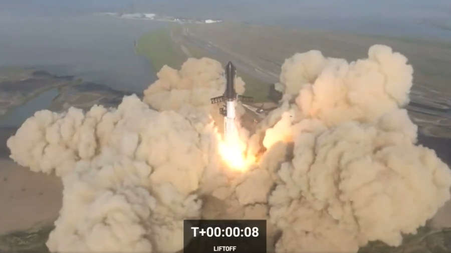 SpaceX giant rocket fails minutes after launching from Texas