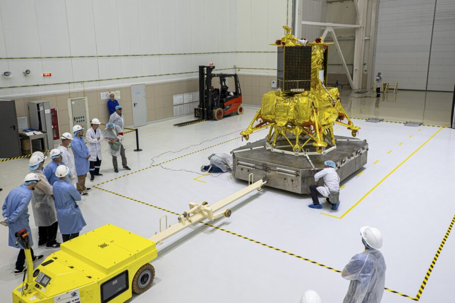 Russia's Luna-25 spacecraft crashes into the moon, ending its bid to ...