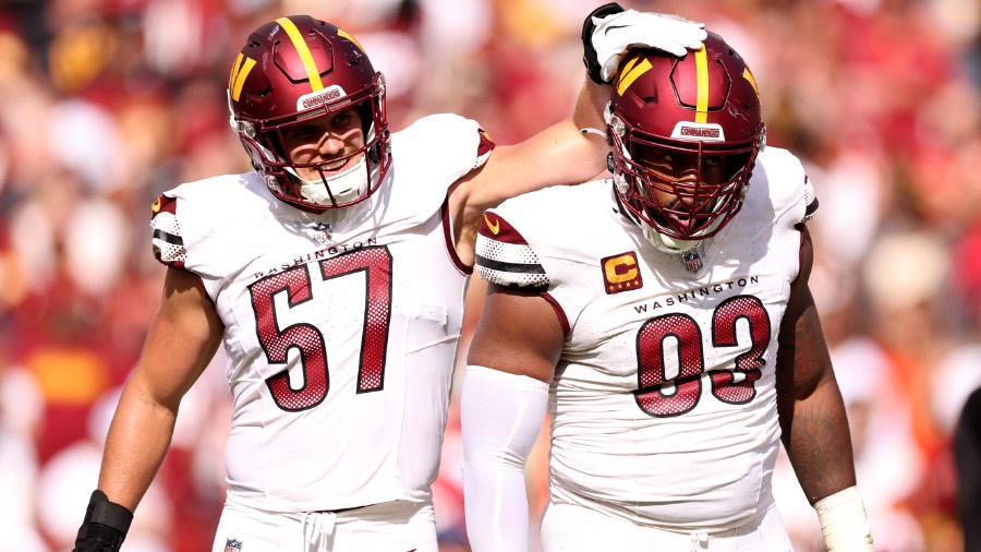 Commanders LB Cody Barton Recovers Fumble By Broncos