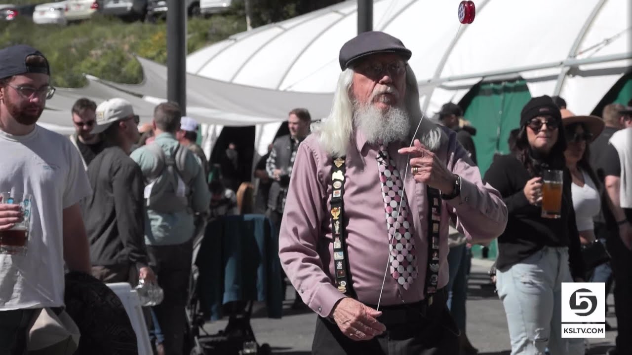 Video: The Yo-Yo Man’s trick to staying happy: Playing with yo-yos ...