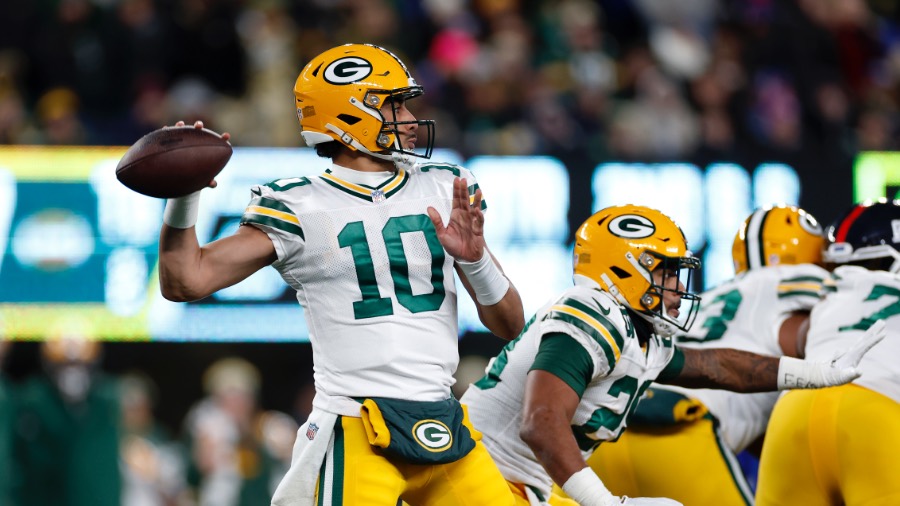 Packers QB Jordan Love Throws Touchdown Pass During Monday Night ...