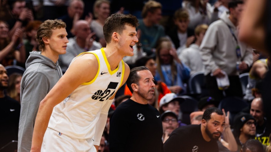 Jazz Win Coach’s Challenge After Walker Kessler Blocks Deandre Ayton