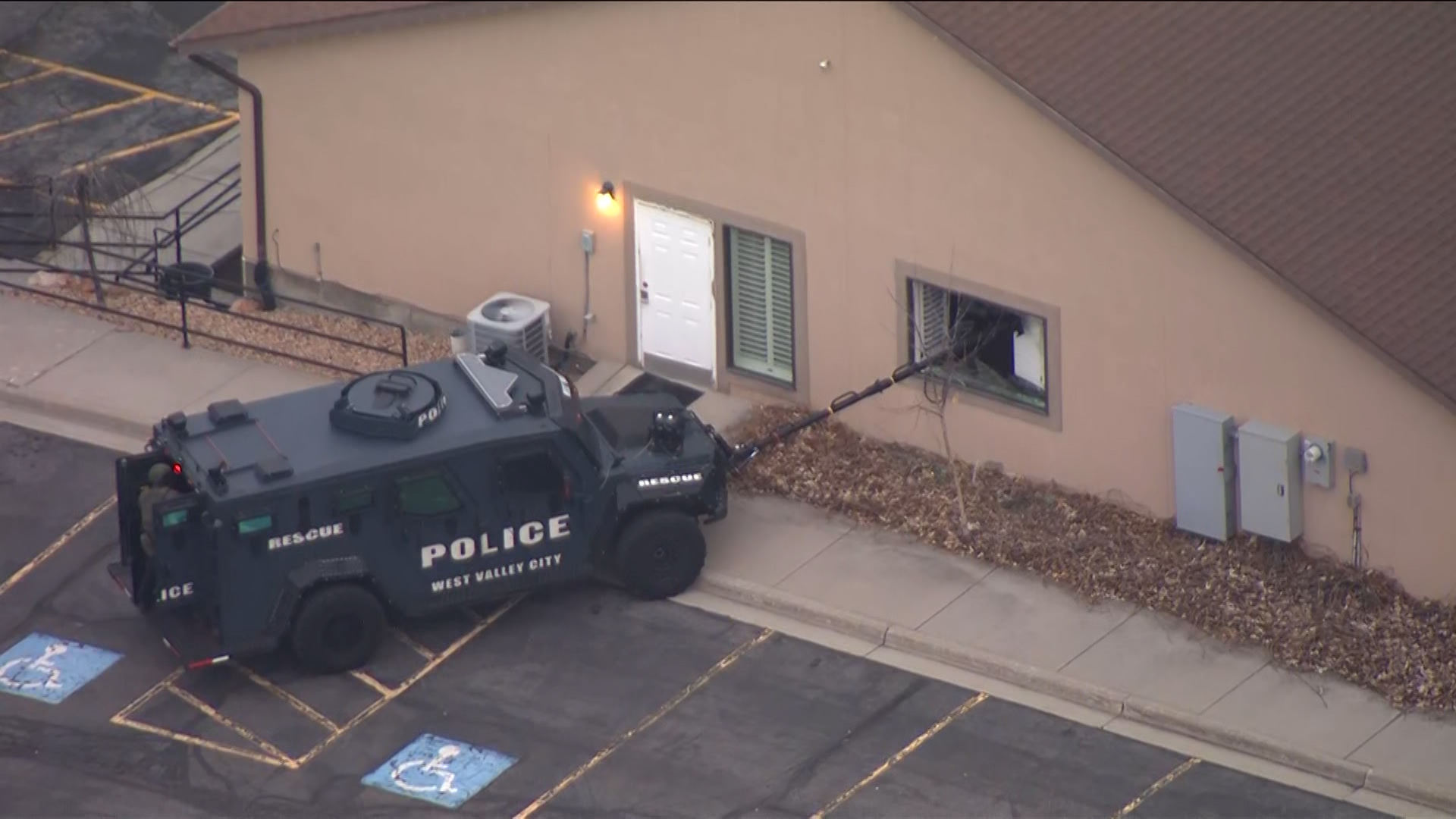 Man found dead after SWAT standoff in Taylorsville, police say - KSLTV.com