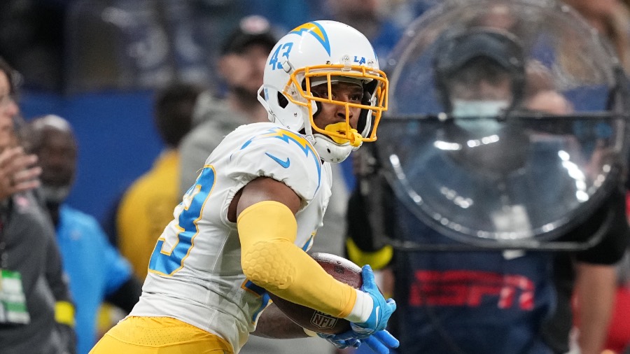 CB Michael Davis Signs With Washington Commanders