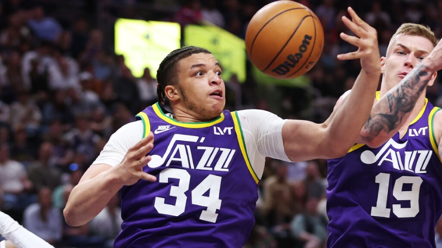 Kenneth Lofton Jr. Euro Steps For Bucket Against Warriors - KSLTV.com