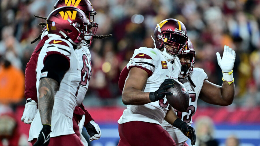 Commanders LB Bobby Wagner Recovers Fumble To Set Up Crucial Score