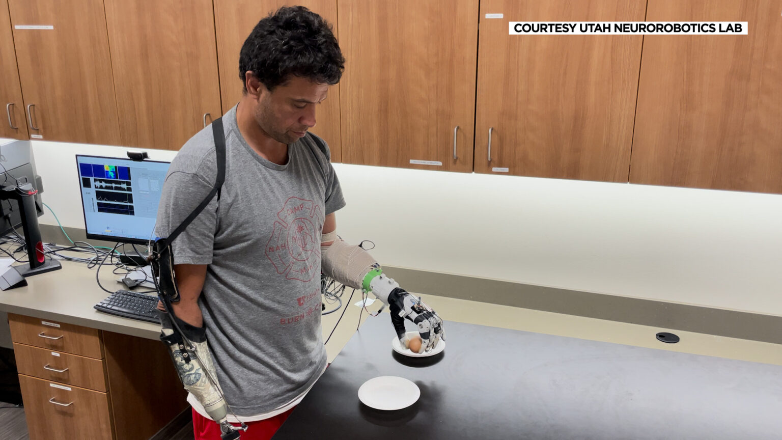 University of Utah engineers build bionic hand with an AI brain - KSLTV.com