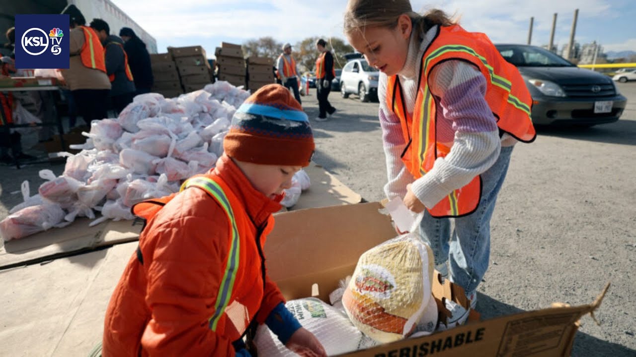 Video: Crossroads Urban Center giving away Christmas meal baskets for ...
