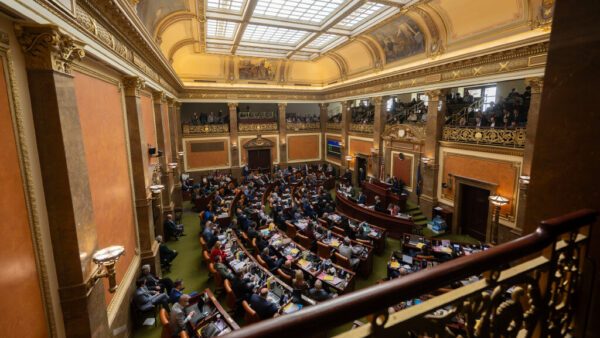 Utah Senate committee passes resolution to impose term limits on US ...